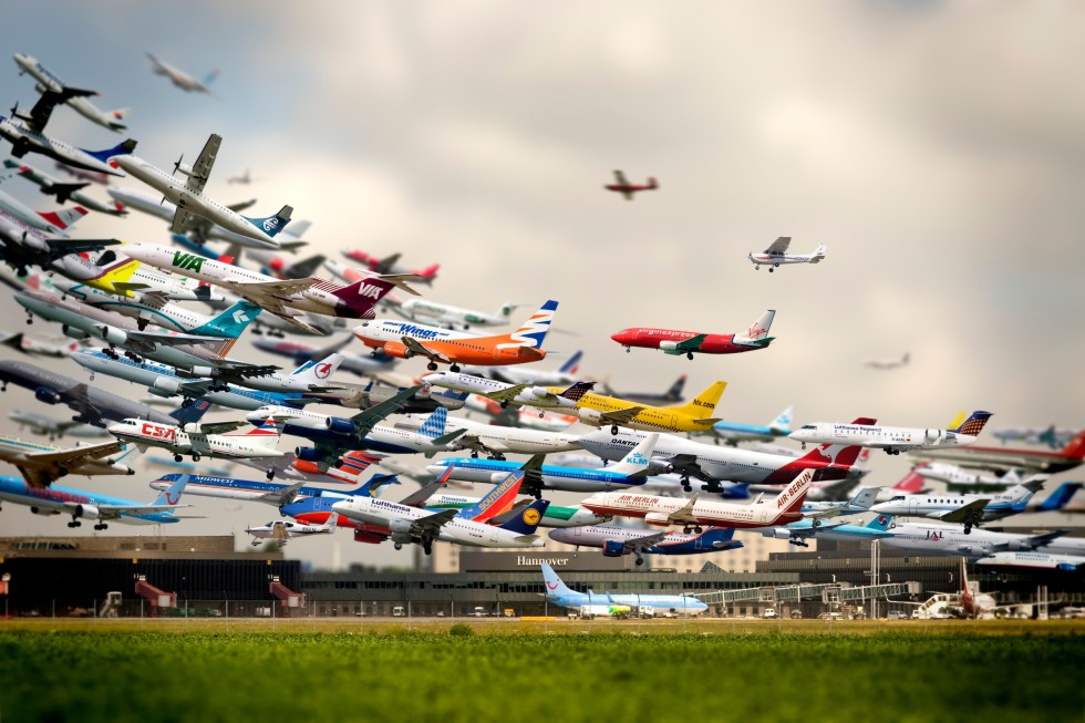 “Touchdown” Five Hours of Flight Activity in Time Lapse by Cy ...